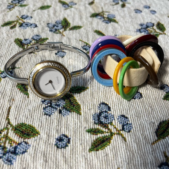 Gucci | Accessories | Vintage 9s Gucci Watch With Interchangeable Bands ...